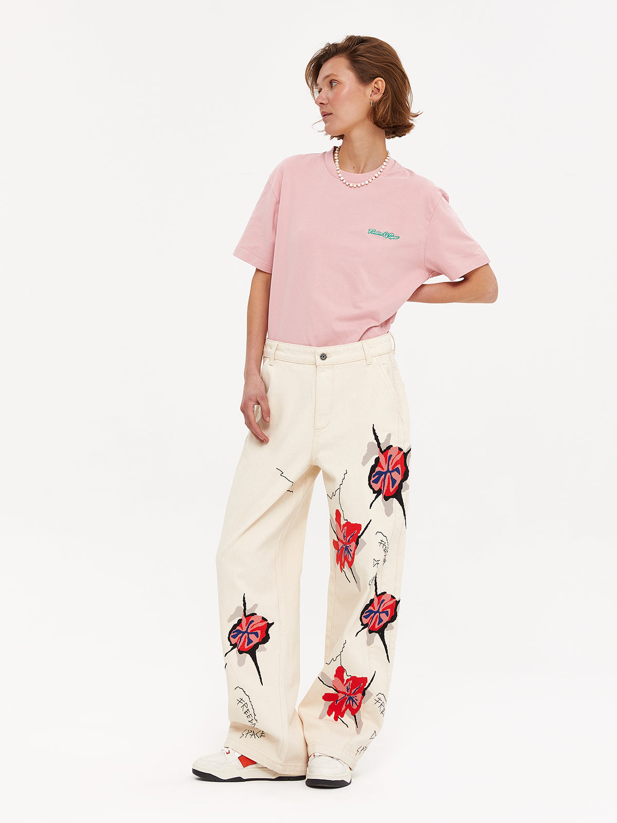 FLOWER EMBROIDERED JEANS – FREEDOM OF SPACE